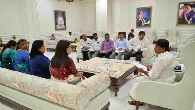 Telangana releases Rs 1,000 crore towards govt employees' dues
