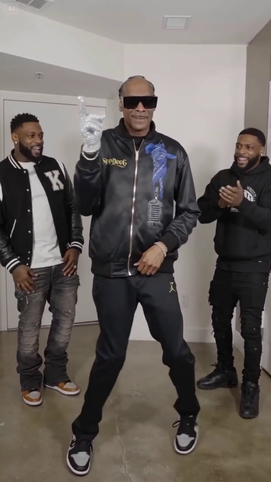 Snoop Dogg goes full Michael Jackson mode