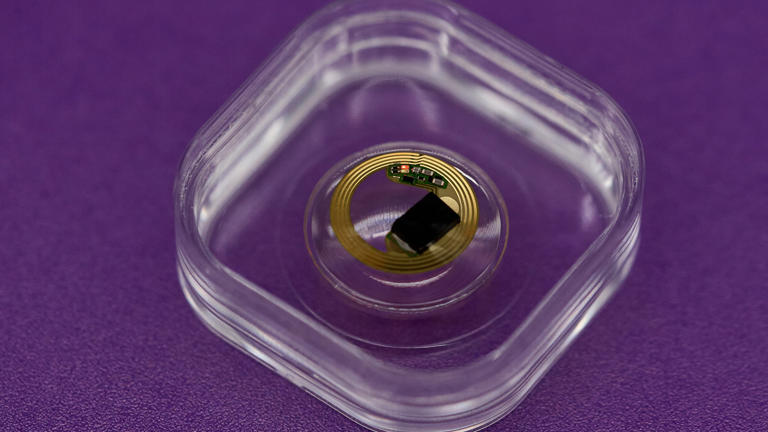 Rice grain-sized solid-state battery could power next-gen smart lenses ...