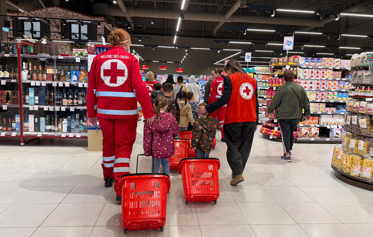 Ο Ελληνικός Ερυθρός Σταυρός και η Διαμαντής Μασούτης Α.Ε. βοήθησαν 312 ...