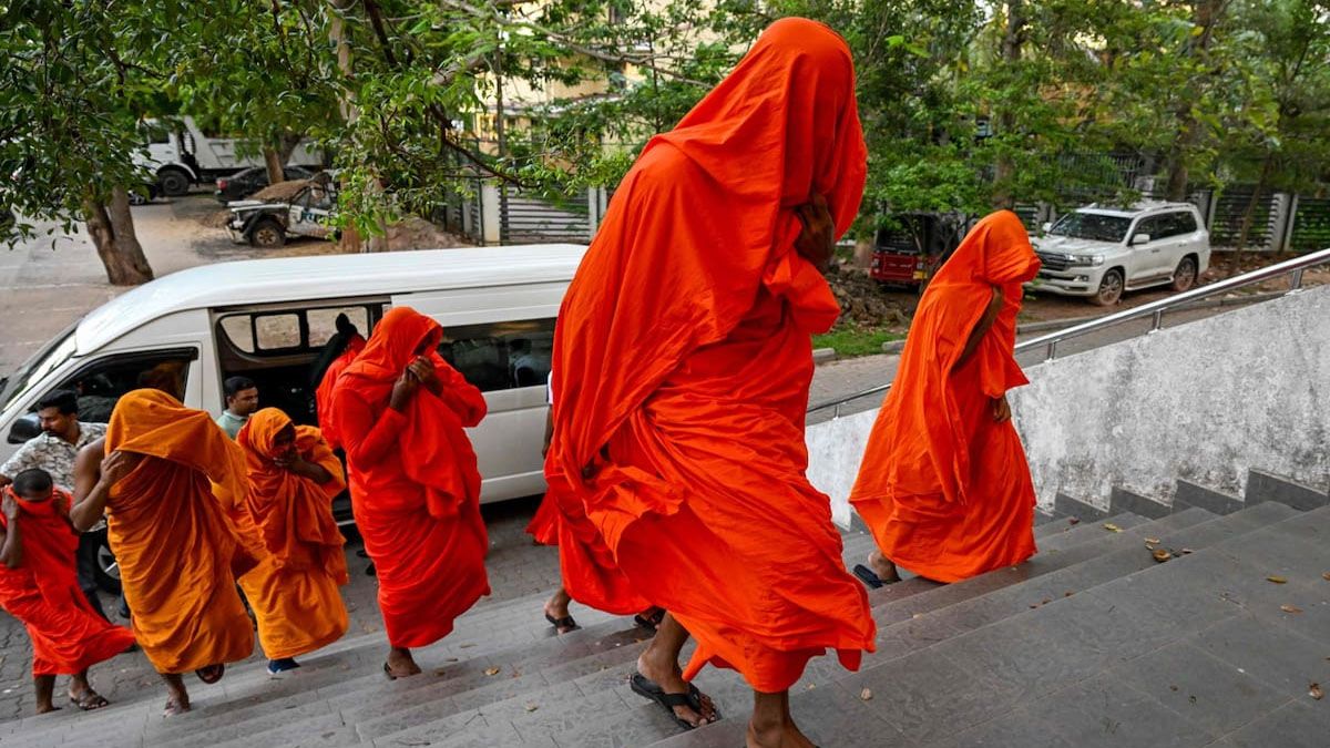 El viaje espiritual que terminó en escándalo: por qué detuvieron a 22 ...