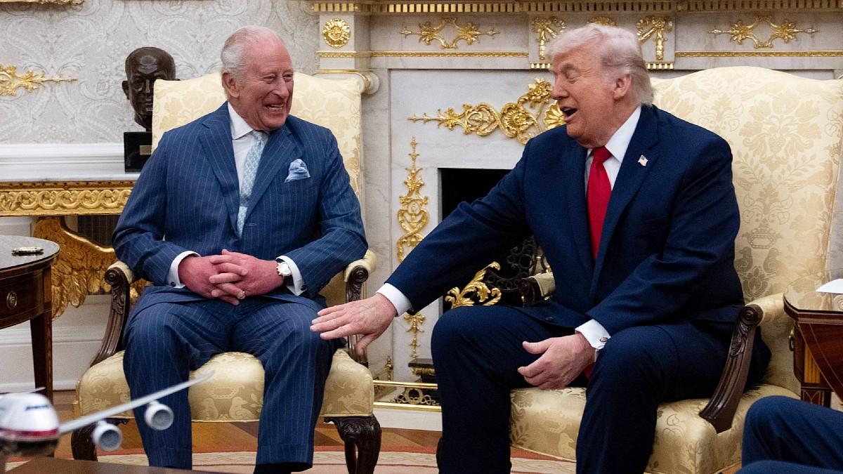 Donald Trump's cankles on full display during meeting with King Charles