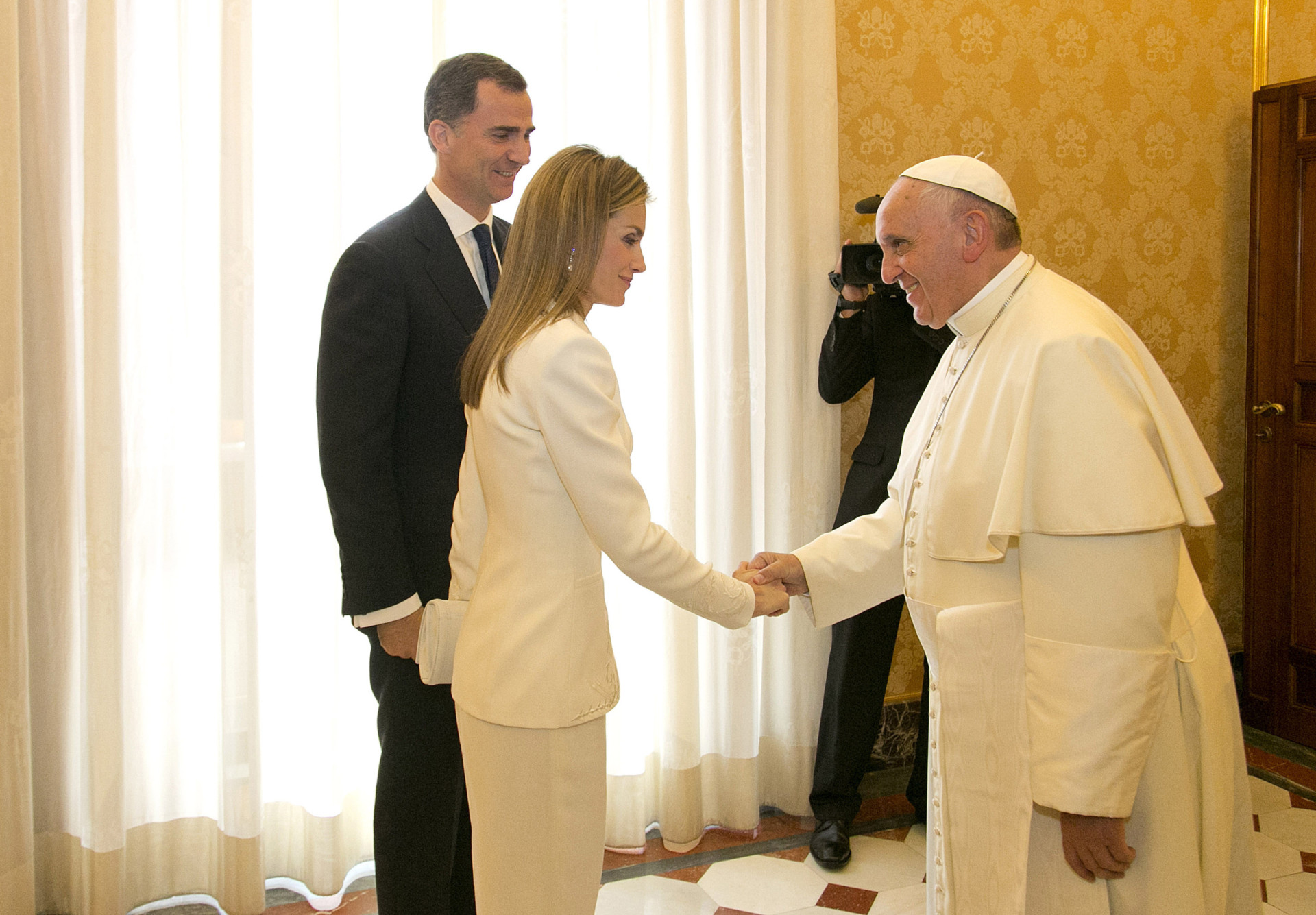 Only these seven women can wear white before the pope
