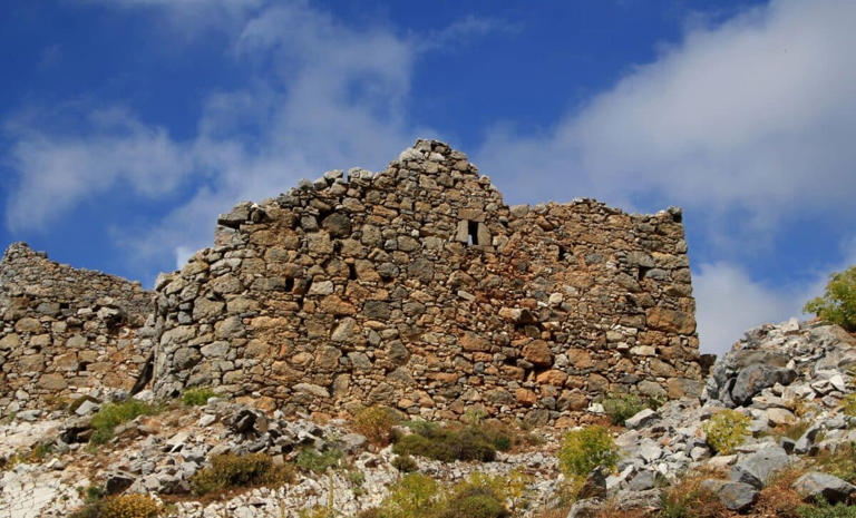 Metal detectorists found a 200-foot strange L-shaped wall, but the real ...