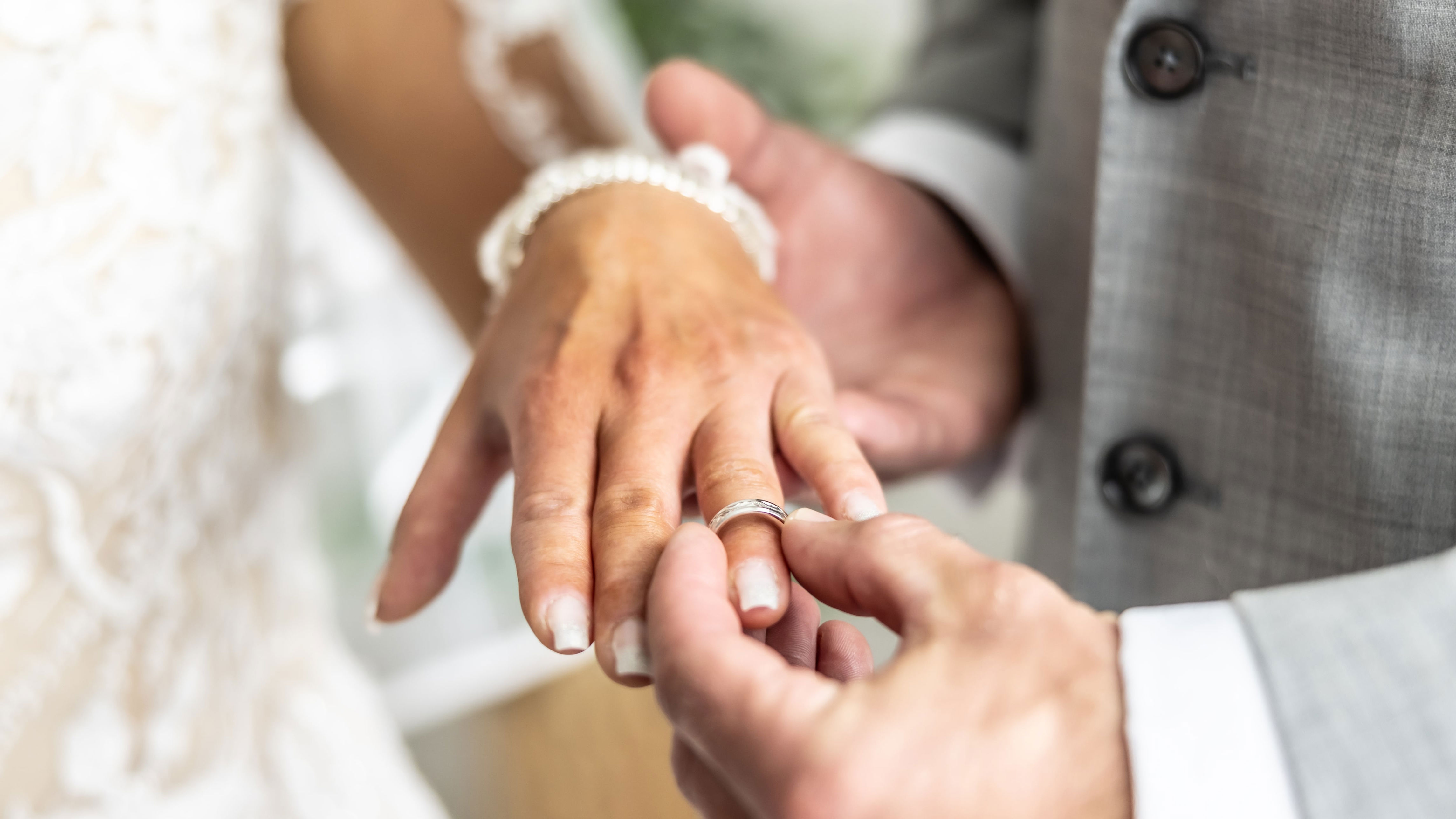 Married adults show lower cancer risk than singles, study finds
