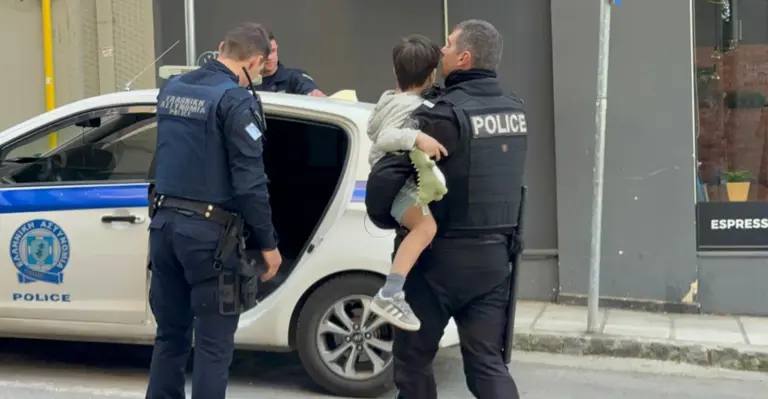 Θεσσαλονίκη: Αναβλήθηκε η δίκη της 25χρονης μητέρας – Ελεύθερη μέχρι αύριο