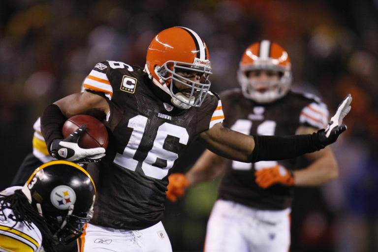 Josh Cribbs reunites with Kent State football in coaching role