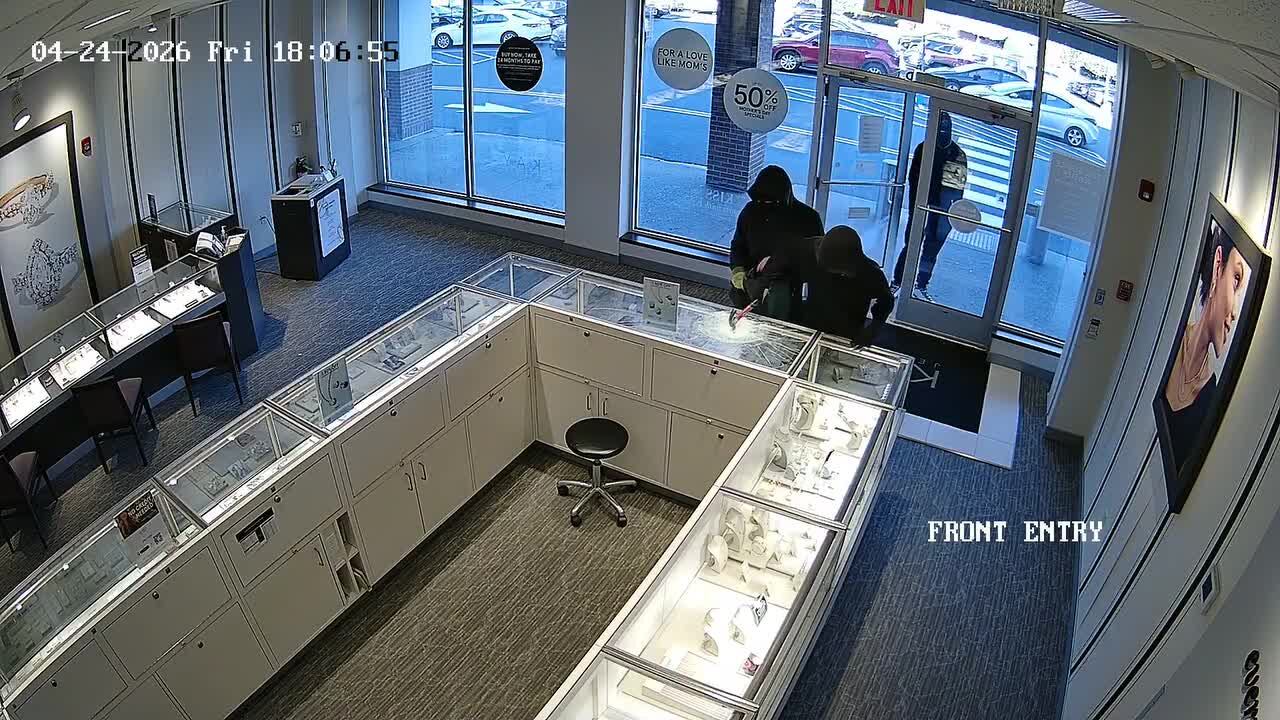 Watch: Masked suspects smash cases, steal jewelry from Wethersfield Kay ...