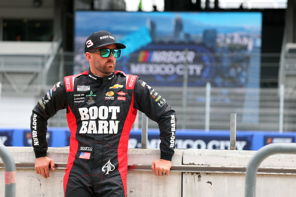 Current NASCAR winners who shine in waxing crescent races
