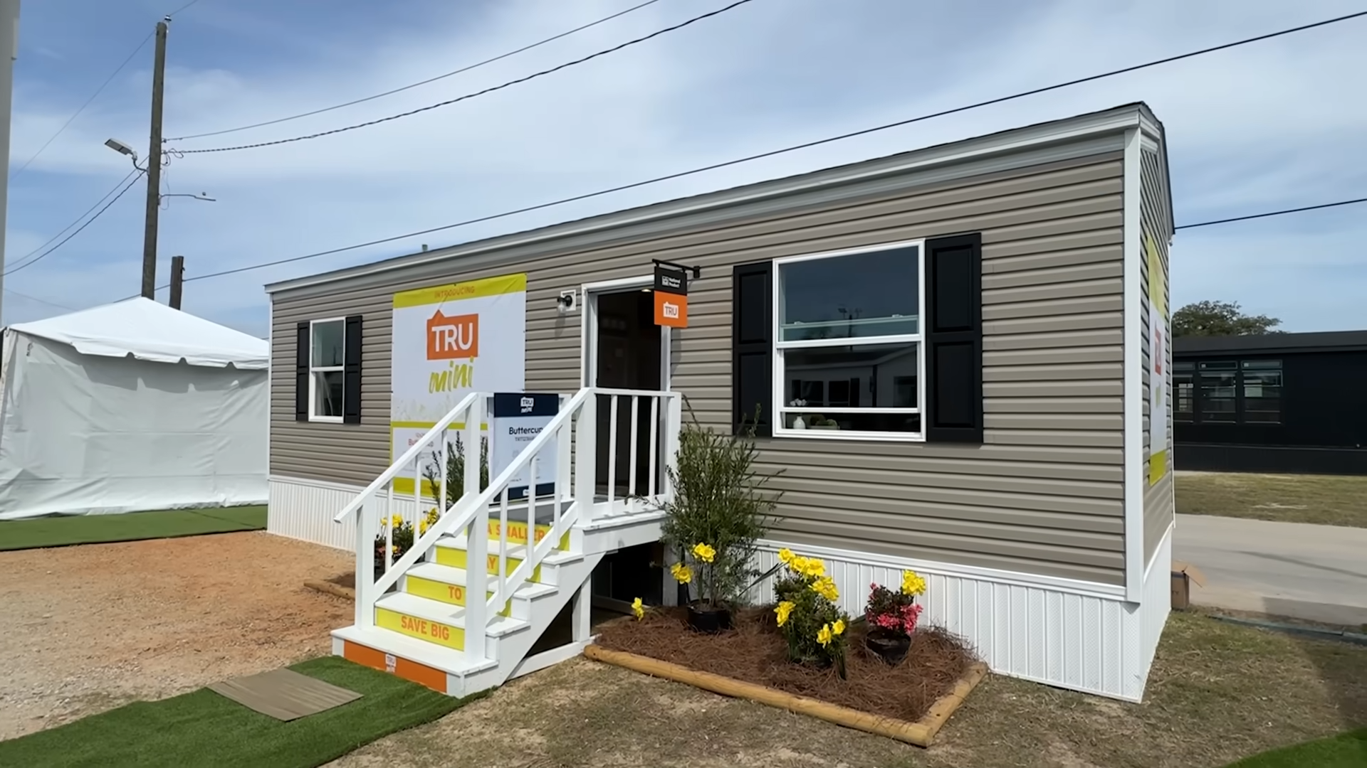 Buttercup by Clayton Built | 1 bed, 1 bath tiny house tour
