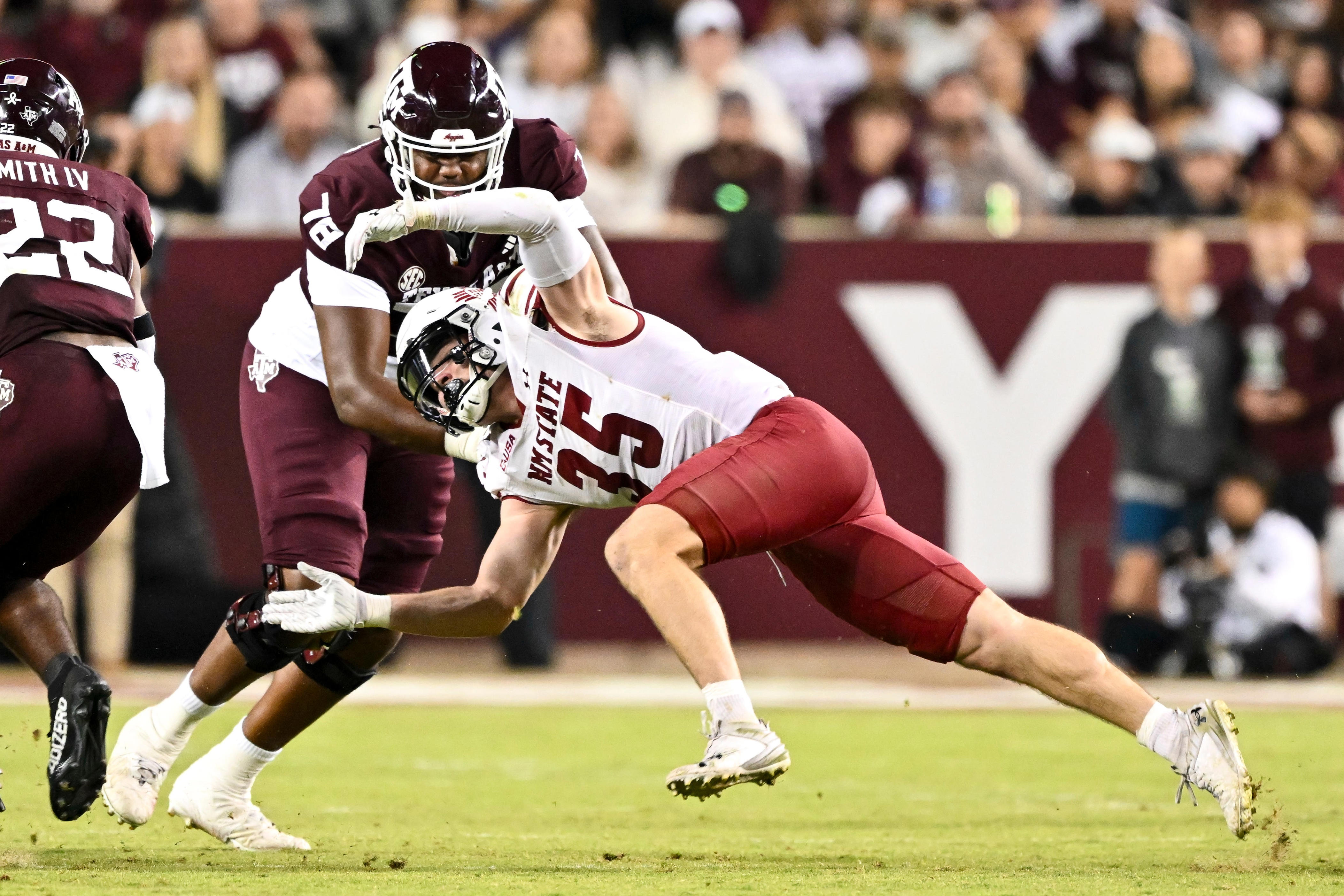 Highlights of Patriots' massive rookie OT moving defenders off line