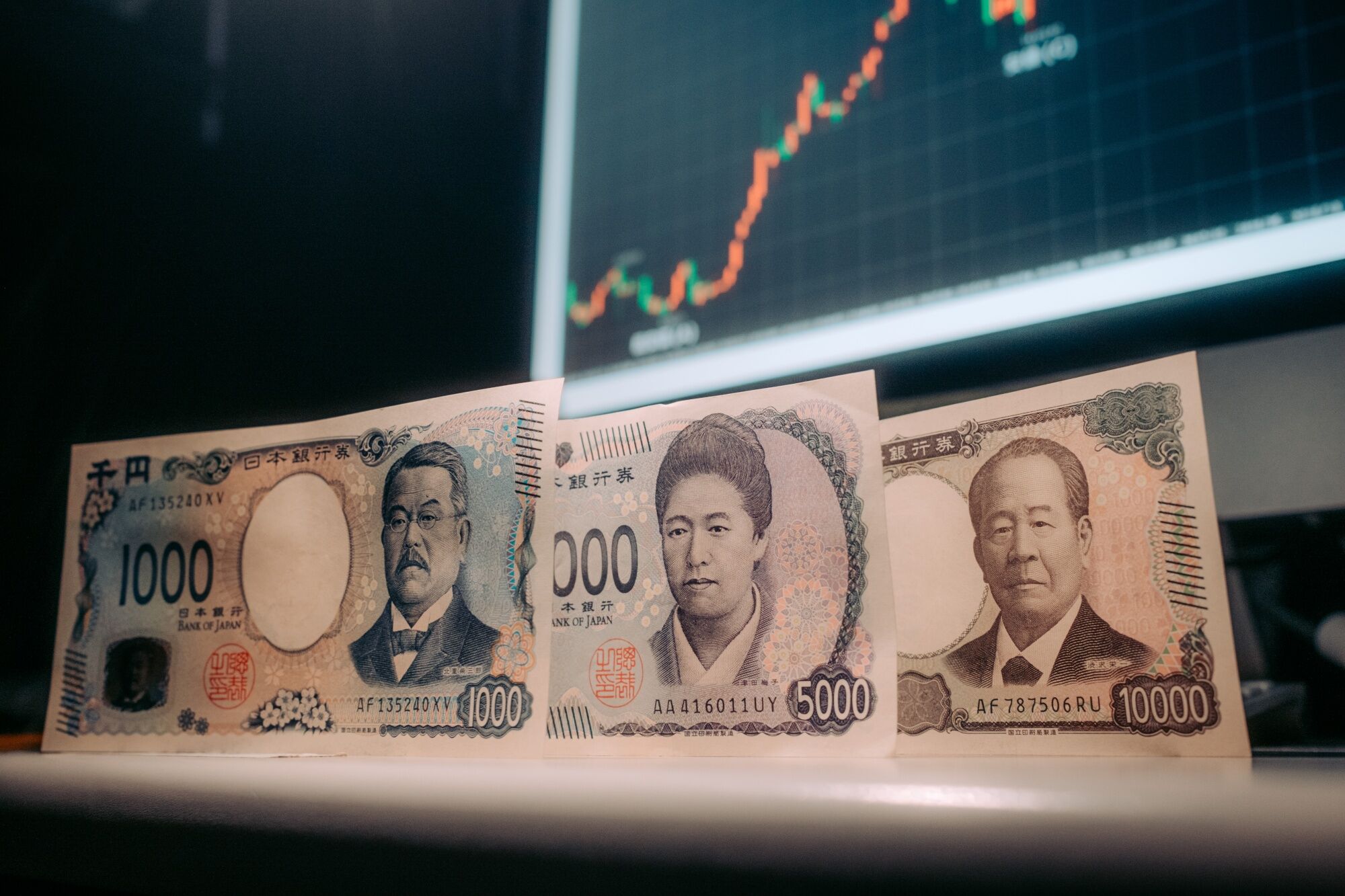 円が対ドルで160円台に下落、約1カ月ぶり－介入リスク高まる