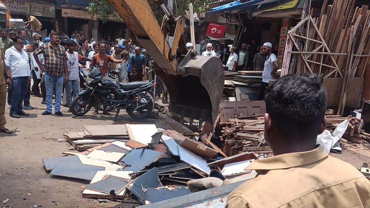 BMC conducts massive demolition drive in Kamathipura, removes 70 ...