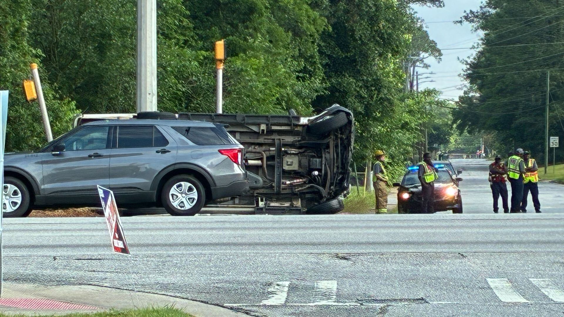 Vehicle overturns while taking Albany shooting victim to the hospital