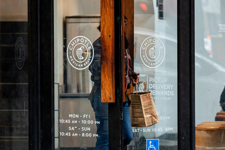 Chipotle’s US union dissolves without securing a labor contract