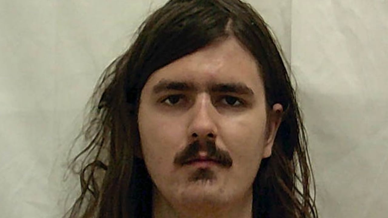 Police: Man stabs victim in head with screwdriver