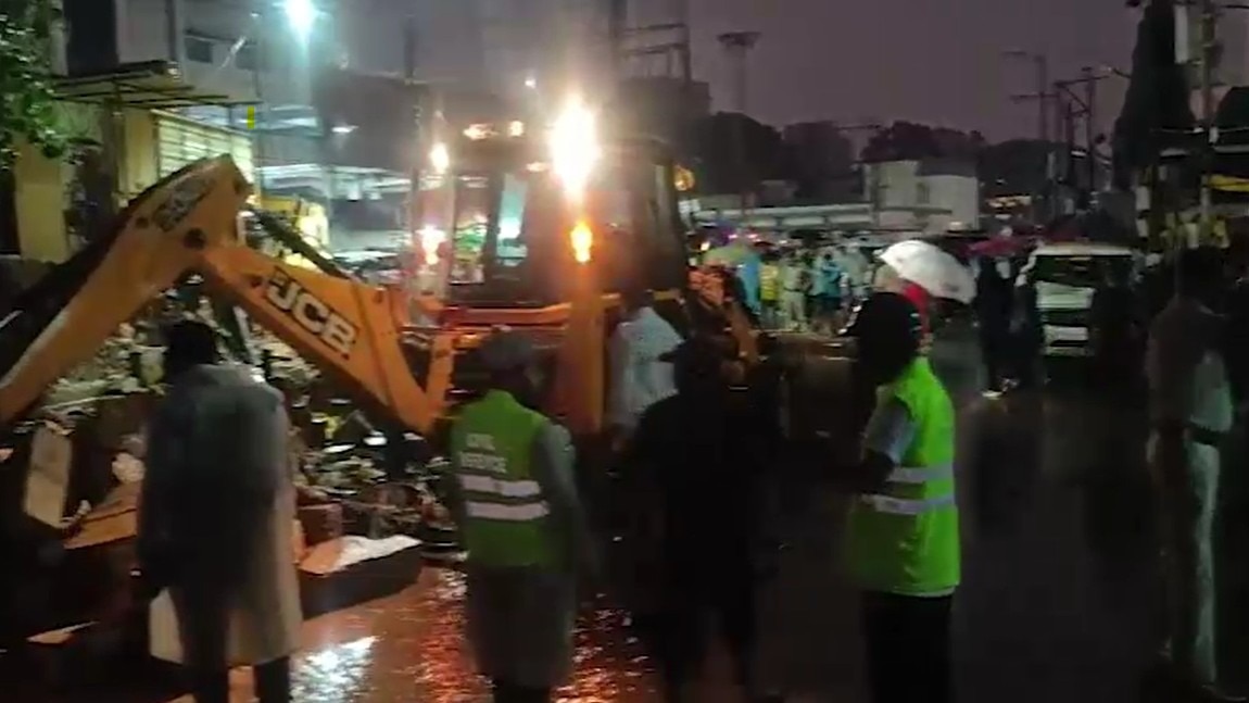 7 killed after wall collapses near Bengaluru hospital, compensation ...