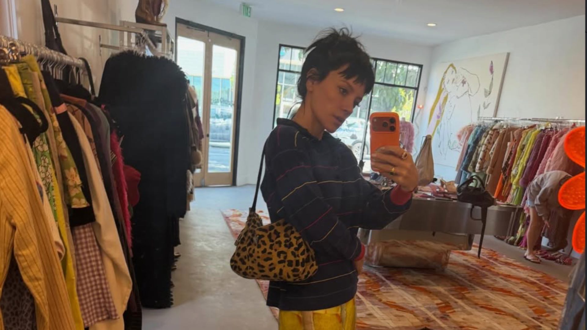 Retro-Glamour: Die britische Sängerin Lily Allen feiert ein ...