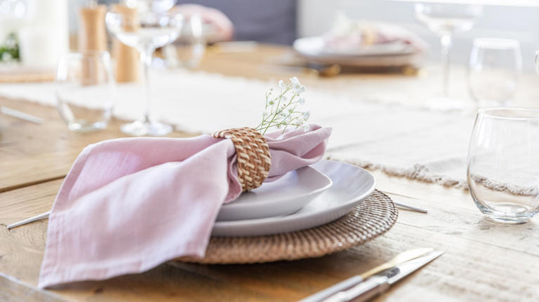 Choosing the right table linen color for your home couldn't be easier