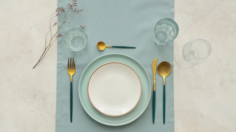 Choosing the right table linen color for your home couldn't be easier
