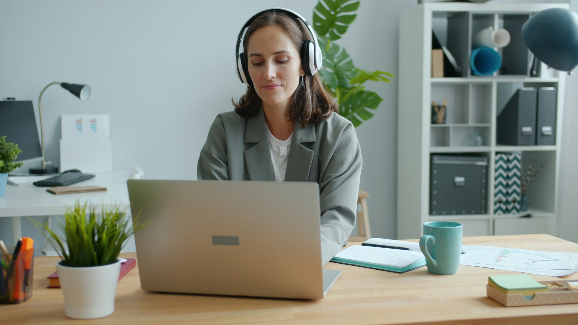 Canadian side hustles that can add $500 to $2000 monthly to any income