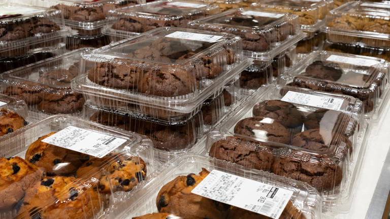 7 facts only insiders know about Costco's bakery