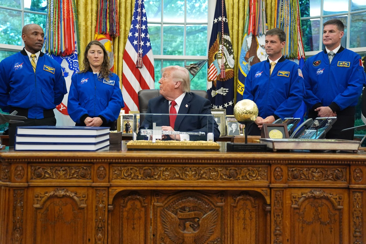 Canadian astronaut Jeremy Hansen and Artemis II crew meet with Trump