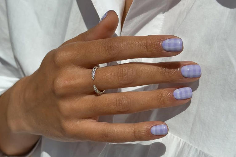 Unhas lilases decoradas: ideias para apostar na tendência do momento