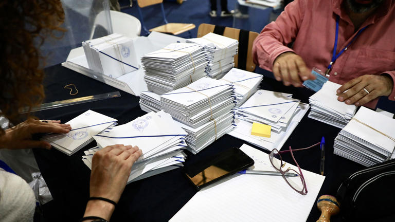Προετοιμασίες για εκλογές και επιστολική ψήφο