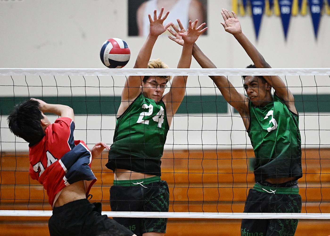 Prep boys volleyball: Vanden holds strong to extinguish Blazers in play-in