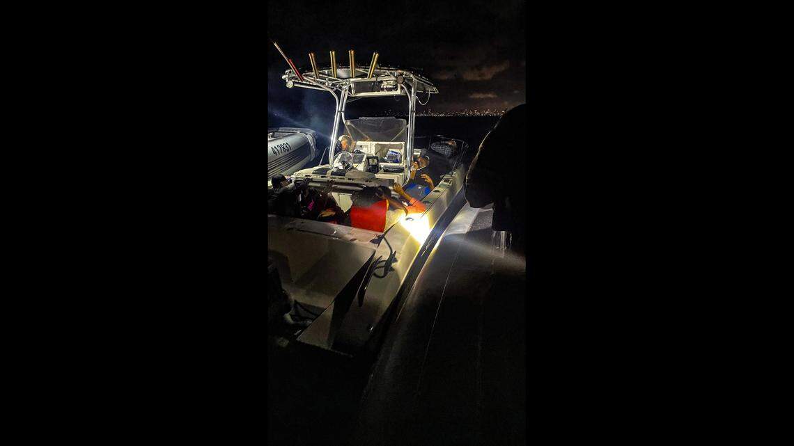 Agents stop boat off Miami smuggling 24 migrants from many nations ...