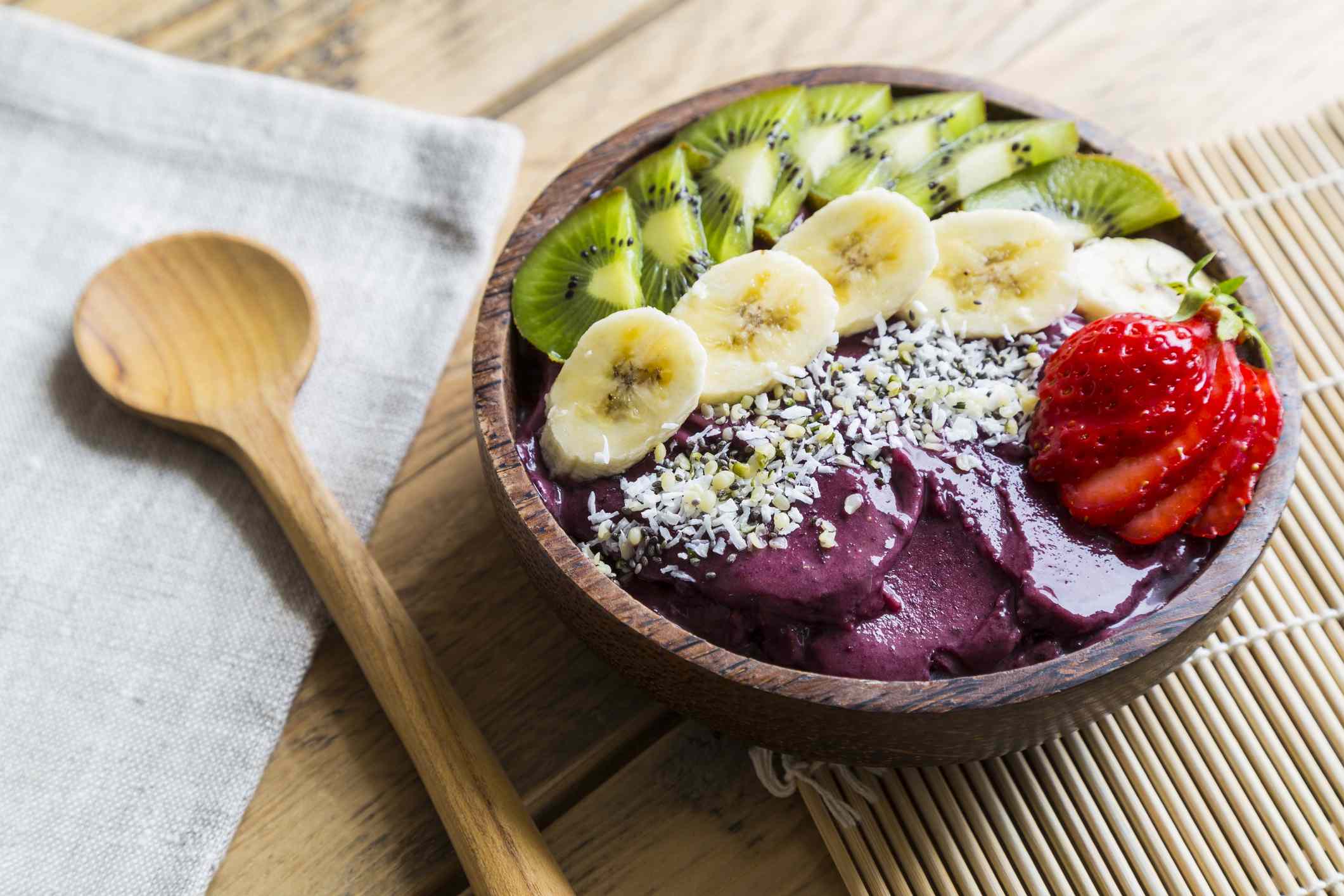 The açaí bowl mistakes a dietitian says almost everyone makes
