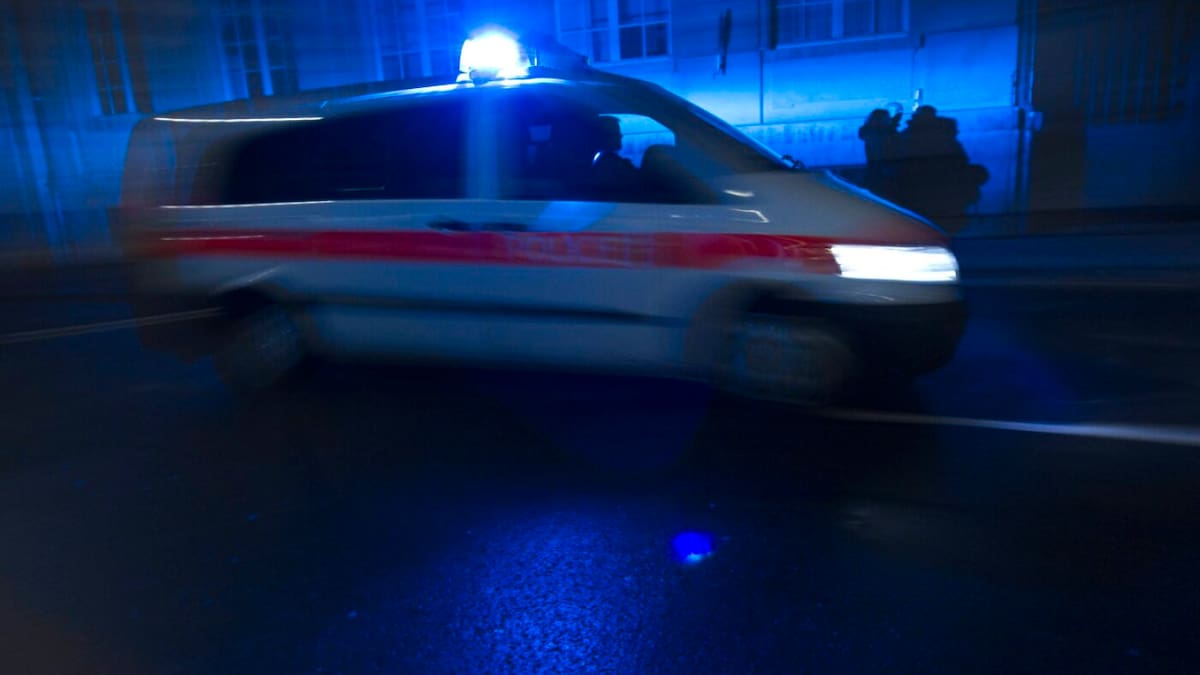 «Polizisten mit Gewehren»: Leser beobachtet Grosseinsatz in Volketswil ...