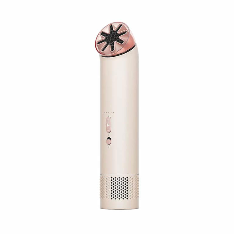 I tried Dyson's new handheld fan, and it made my sweaty subway commute ...