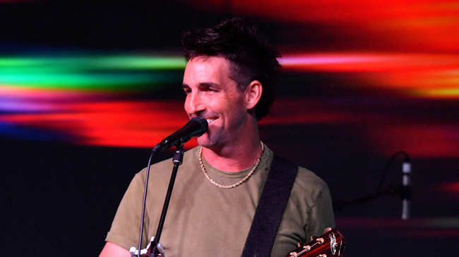 Watch Jake Owen cover country classic by Hank Williams Jr., Alan Jackson