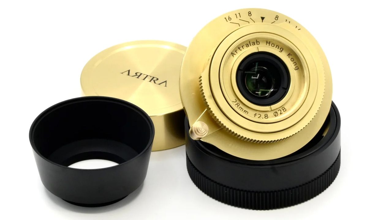 This half-inch-thick Leica M-mount lens packs nine elements into a ...