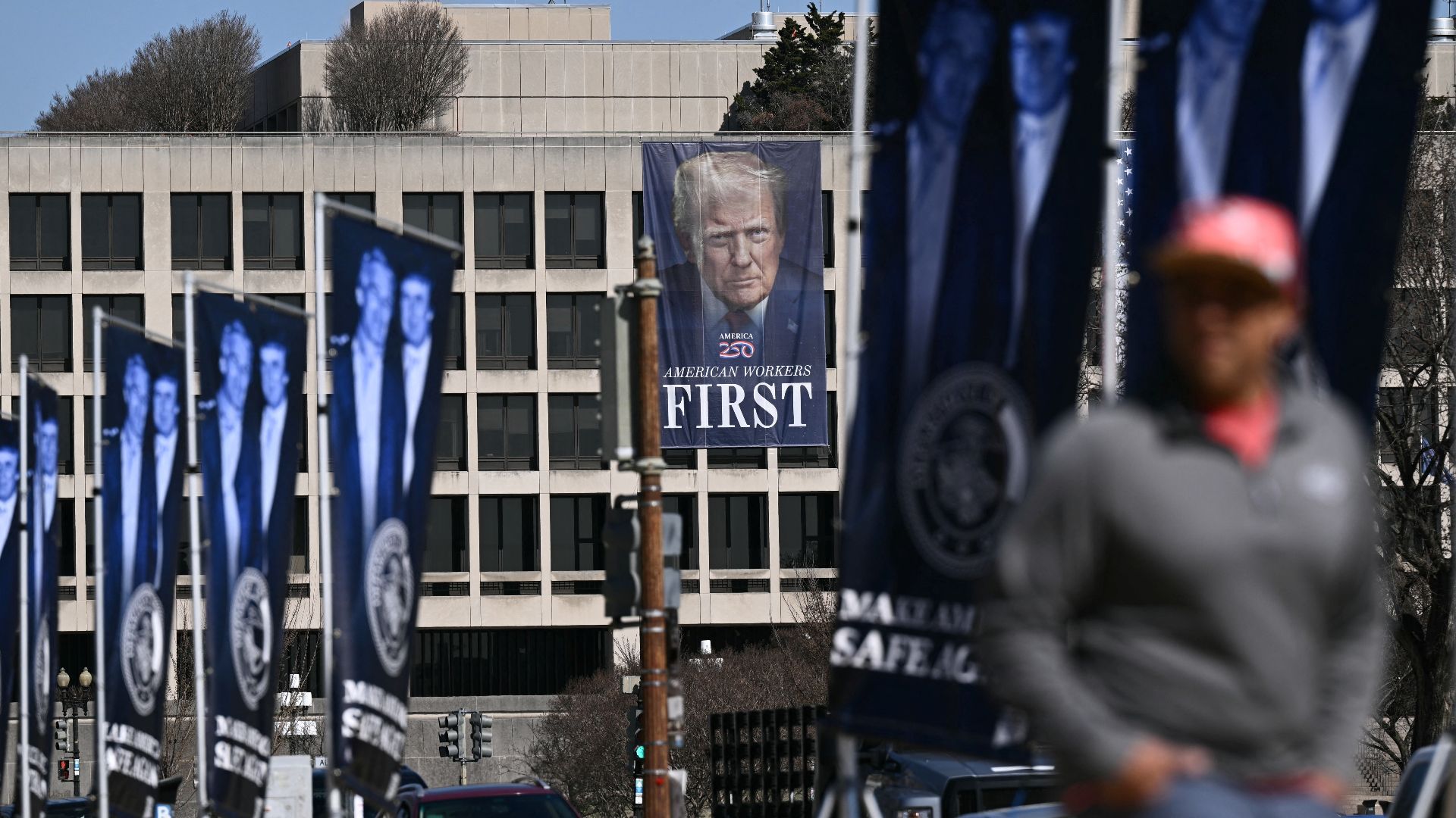 Trump adds his face to US passports