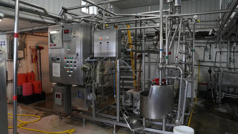 Growing push for raw milk sales in the US amid health concerns