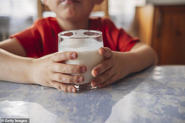 Parents warned not to give children oat and soya milk or they're ...