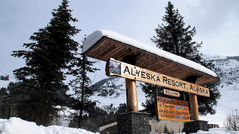 Skier hospitalized after crash at Alaskan pond skim event