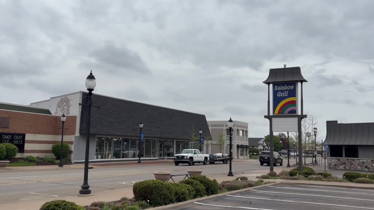 Grandville community reacts to sudden Rainbow Grill closure