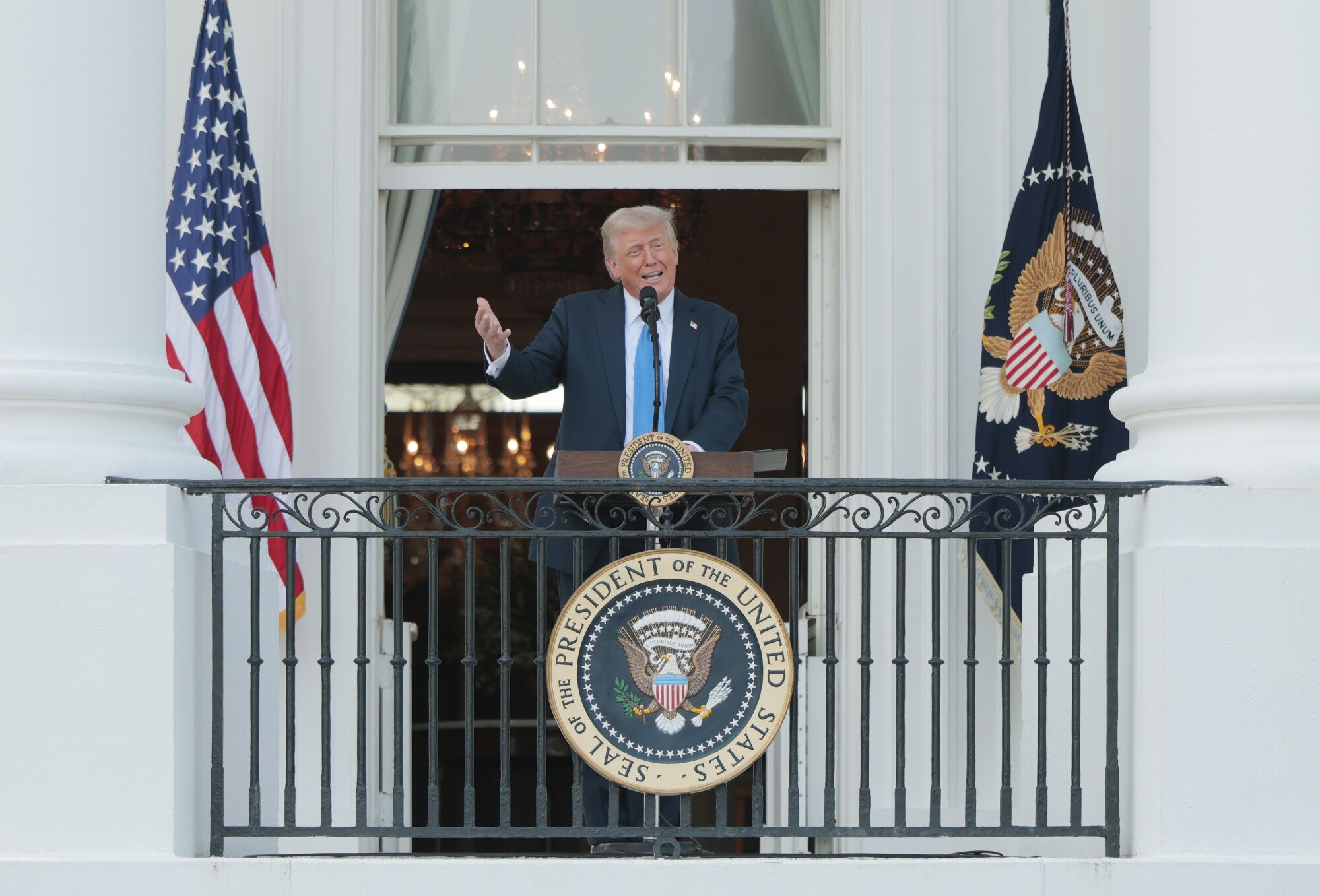 Trump-linked lobbyists land big money, foreign client contracts