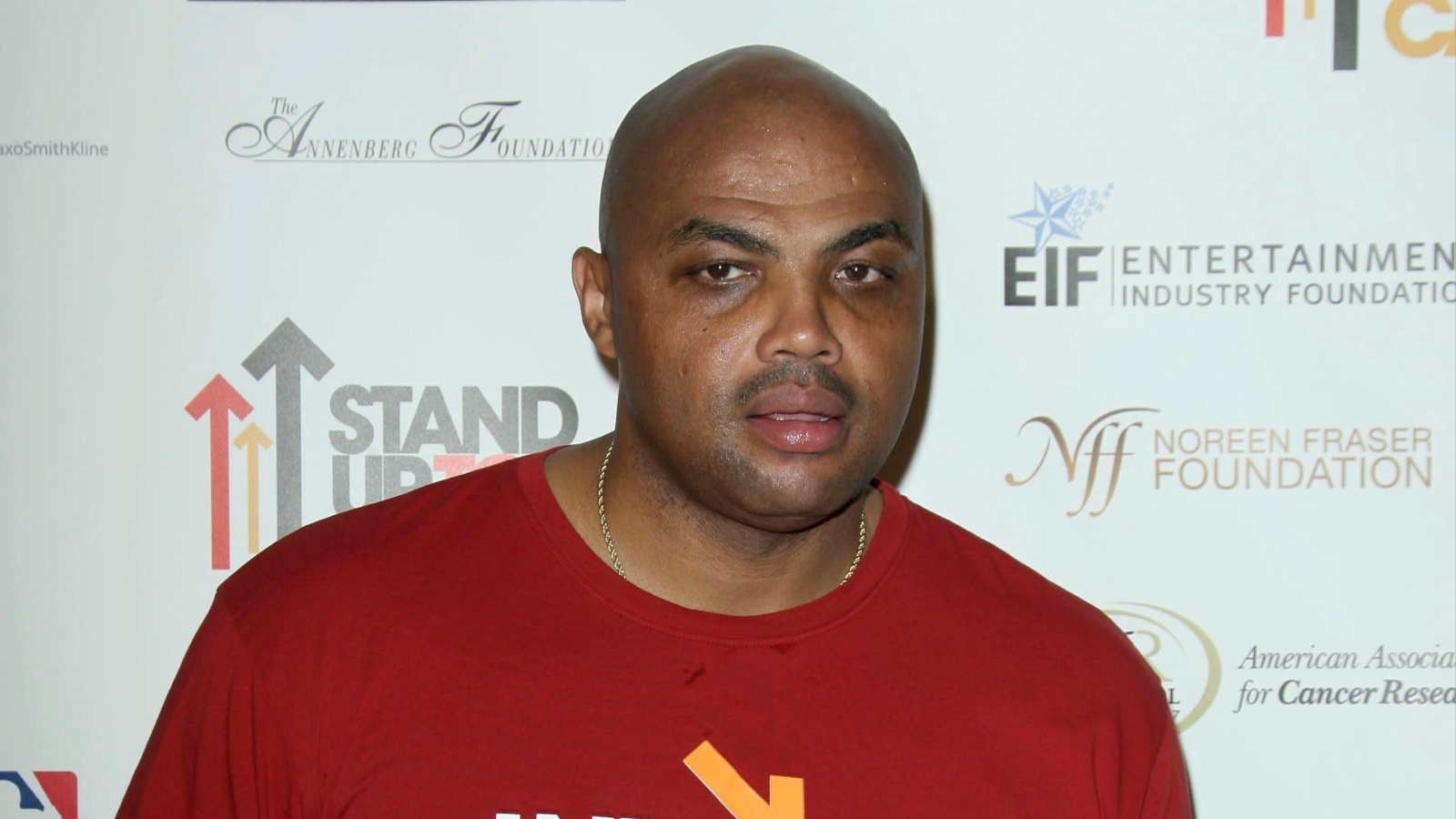 Charles Barkley reacts in disgust to Magic’s bizarre pregame routine