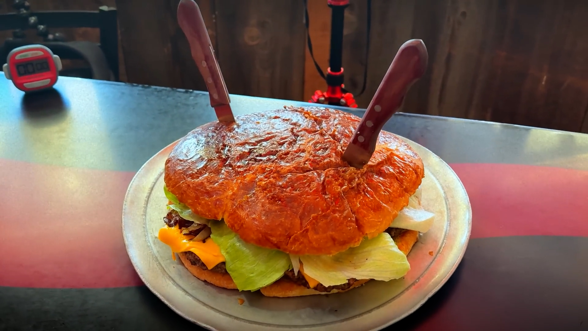 Man attempts gigantic 9lb burger challenge only one person has beaten ...