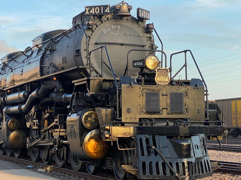 Huge 'Big Boy' train is steaming through Illinois this summer