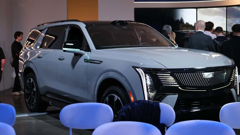 GM’s next-gen Super Cruise is training on ‘100 years of human driving ...