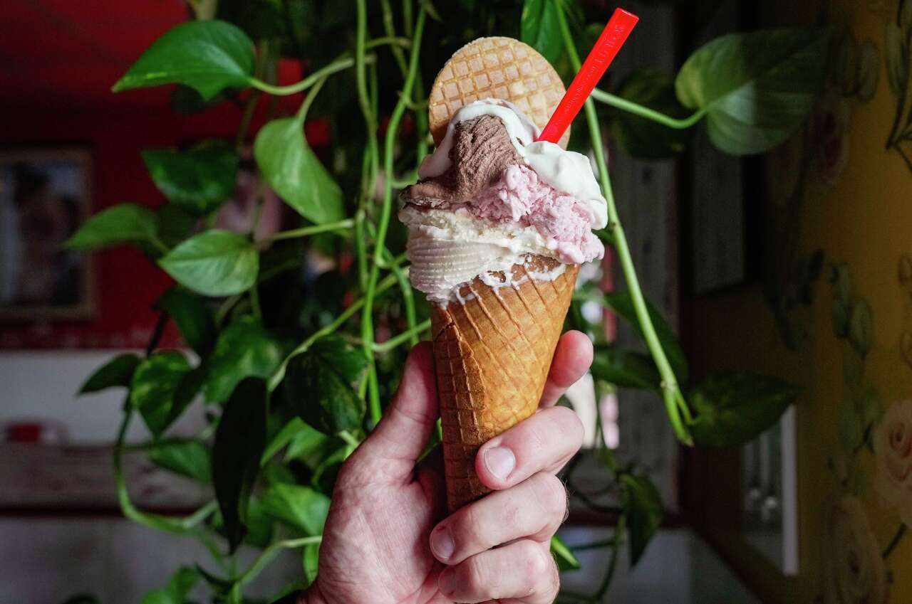 Mimo owners open La Rosa, a dreamy gelato and mortadella sandwich shop ...