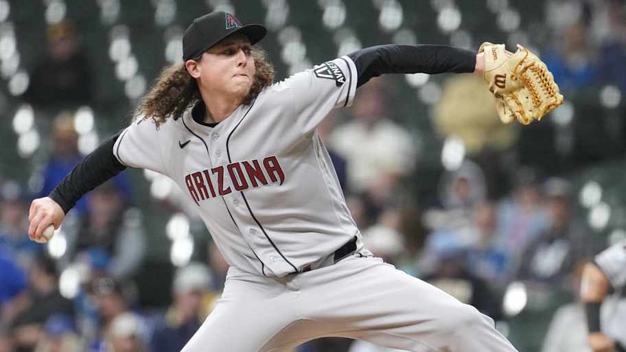 D-backs send struggling reliever to AAA in latest roster move