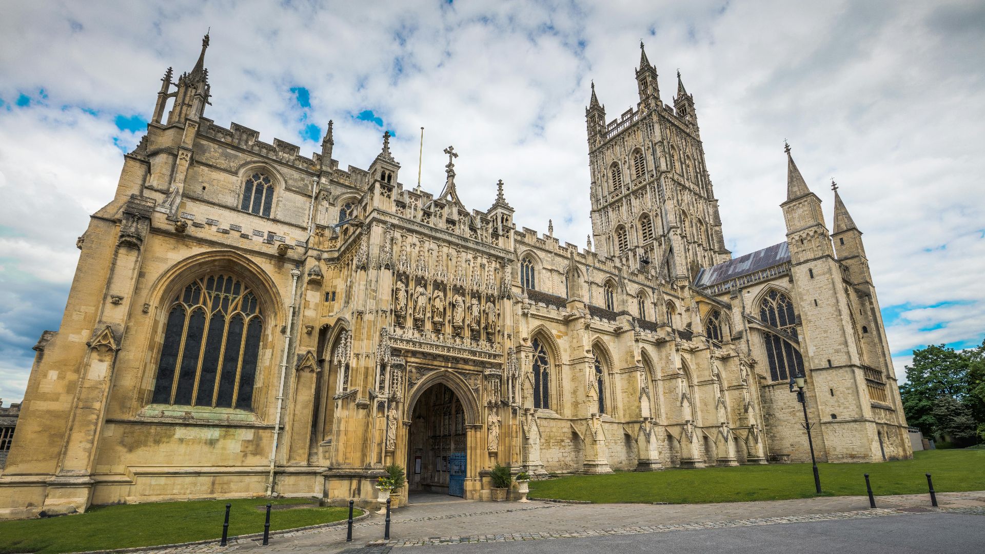 20 real castles, libraries, and villages Harry Potter fans should ...