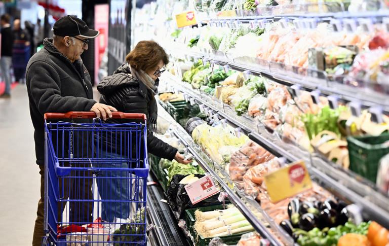 World food system could collapse without urgent action, experts warn